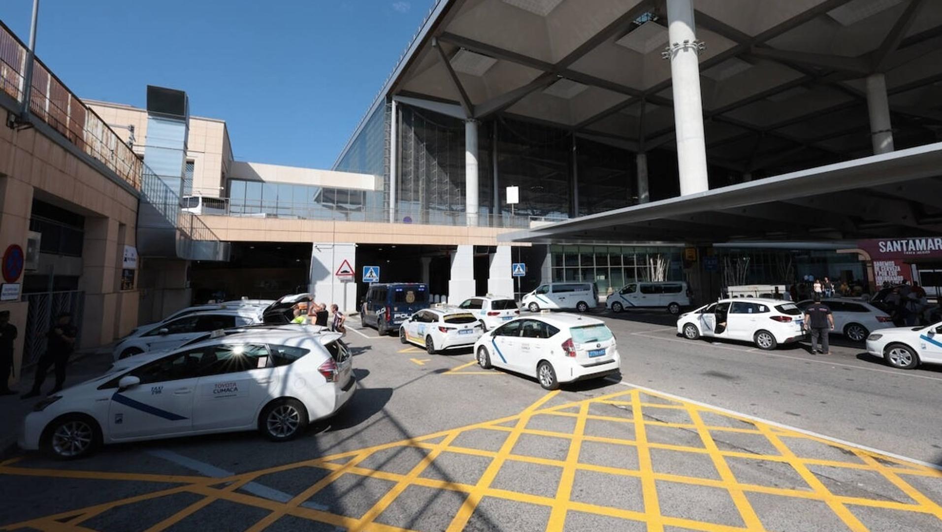 Detenido el conductor de un taxi pirata que se dio a la fuga desde el ... Detenido el conductor de un taxi pirata que se dio a la fuga desde el ...